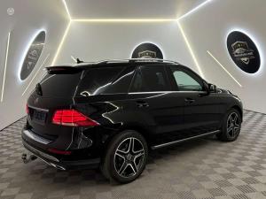 Black Mercedes-Benz GLE 350 2017 in Marijampole, with an engine capacity of 2.99 L and mileage of 271 thousand km for 19999 €, photo 9 on AUTOMOTO.COM.LV