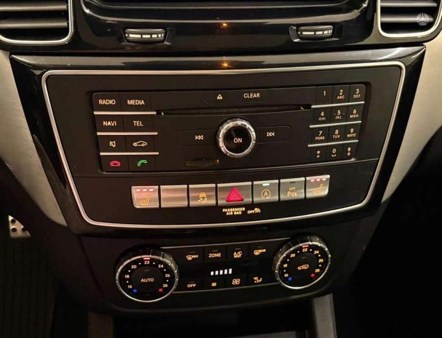 Black Mercedes-Benz GLE 350 2017 in Marijampole, with an engine capacity of 2.99 L and mileage of 271 thousand km for 19999 €, photo 13 on AUTOMOTO.COM.LV