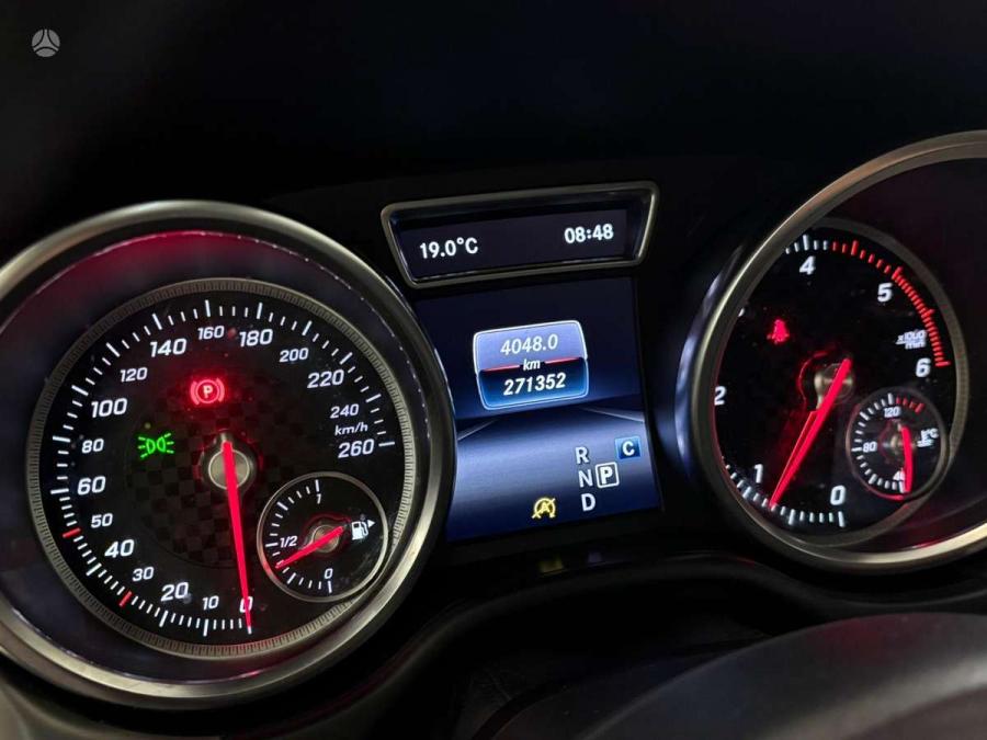 Black Mercedes-Benz GLE 350 2017 in Marijampole, with an engine capacity of 2.99 L and mileage of 271 thousand km for 19999 €, photo 15 on AUTOMOTO.COM.LV