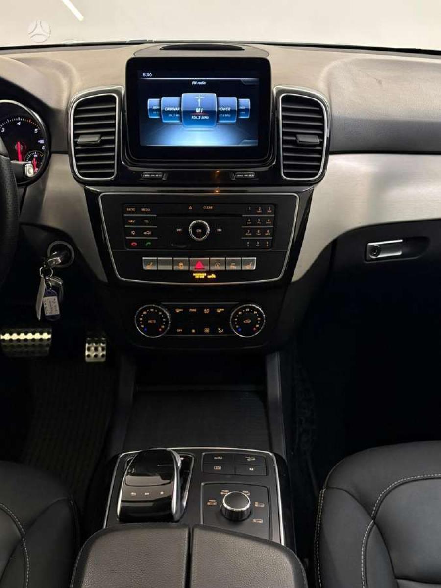 Black Mercedes-Benz GLE 350 2017 in Marijampole, with an engine capacity of 2.99 L and mileage of 271 thousand km for 19999 €, photo 19 on AUTOMOTO.COM.LV