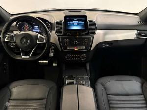 Black Mercedes-Benz GLE 350 2017 in Marijampole, with an engine capacity of 2.99 L and mileage of 271 thousand km for 19999 €, photo 21 on AUTOMOTO.COM.LV