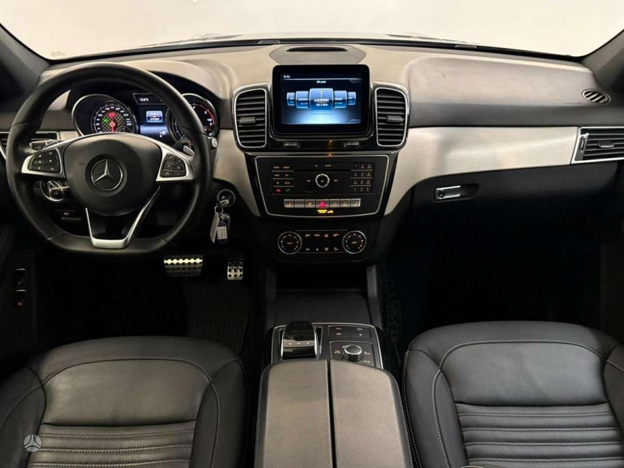Black Mercedes-Benz GLE 350 2017 in Marijampole, with an engine capacity of 2.99 L and mileage of 271 thousand km for 19999 €, photo 21 on AUTOMOTO.COM.LV