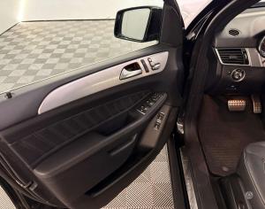 Black Mercedes-Benz GLE 350 2017 in Marijampole, with an engine capacity of 2.99 L and mileage of 271 thousand km for 19999 €, photo 28 on AUTOMOTO.COM.LV
