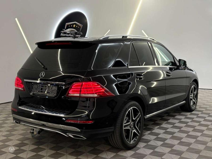 Black Mercedes-Benz GLE 350 2017 in Marijampole, with an engine capacity of 2.99 L and mileage of 271 thousand km for 19999 €, photo 33 on AUTOMOTO.COM.LV