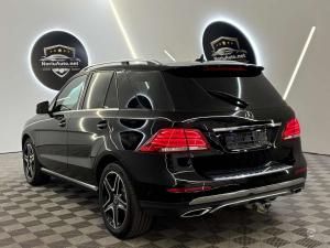 Black Mercedes-Benz GLE 350 2017 in Marijampole, with an engine capacity of 2.99 L and mileage of 271 thousand km for 19999 €, photo 35 on AUTOMOTO.COM.LV