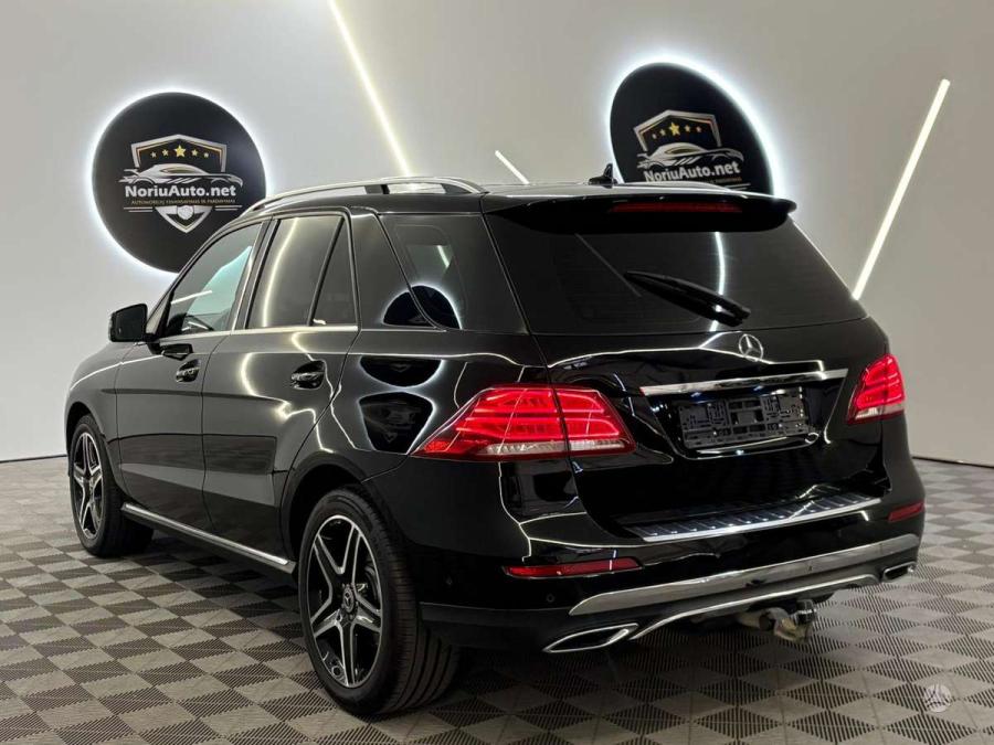 Black Mercedes-Benz GLE 350 2017 in Marijampole, with an engine capacity of 2.99 L and mileage of 271 thousand km for 19999 €, photo 35 on AUTOMOTO.COM.LV