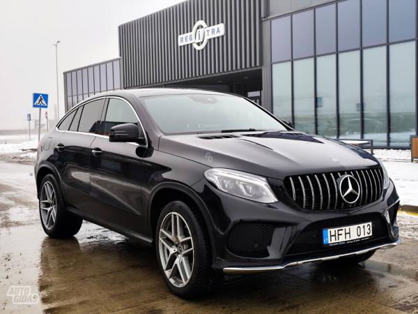 Black Mercedes-Benz GLE 350 2018 in Siauliai, with an engine capacity of 3.00 L and mileage of 137 thousand km for 38995 €, photo 2 on AUTOMOTO.COM.LV