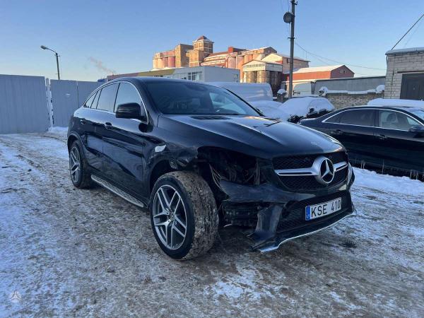 Black Mercedes-Benz GLE 350 2018 in Kaunas, with an engine capacity of 2.99 L and mileage of 150 thousand km for 17900 €, photo 2 on AUTOMOTO.COM.LV
