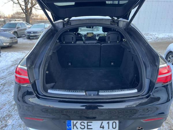 Black Mercedes-Benz GLE 350 2018 in Kaunas, with an engine capacity of 2.99 L and mileage of 150 thousand km for 17900 €, photo 10 on AUTOMOTO.COM.LV
