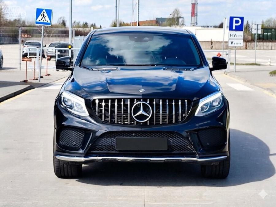 Черный Мерседес ГЛE 350 2018 в Шяуляй, объемом двигателя 3.00 л и пробегом 143 тыс. км за 34900 €, фото 3 на AUTOMOTO.COM.LV