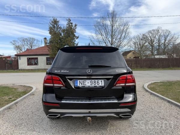 Melns Mercedes-Benz GLE 350 2018 Ventspils, ar dzinēja tilpumu 3.00 L un nobraukumu 309 tūkst. km par 20500 €, foto 7 vietnē AUTOMOTO.COM.LV