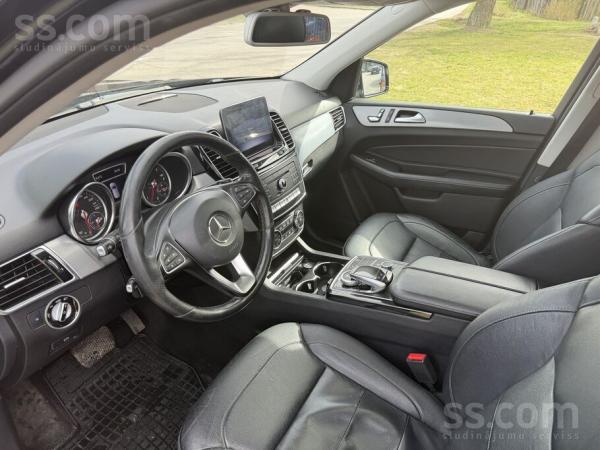 Melns Mercedes-Benz GLE 350 2018 Ventspils, ar dzinēja tilpumu 3.00 L un nobraukumu 309 tūkst. km par 20500 €, foto 10 vietnē AUTOMOTO.COM.LV