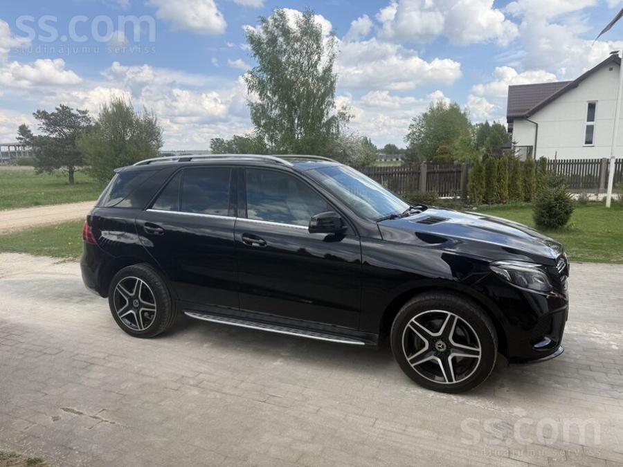 Melns Mercedes-Benz GLE 350 2018 Rīga, ar dzinēja tilpumu 3.00 L un nobraukumu 155 tūkst. km par 27000 €, foto 4 vietnē AUTOMOTO.COM.LV