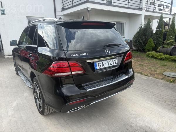 Melns Mercedes-Benz GLE 350 2018 Rīga, ar dzinēja tilpumu 3.00 L un nobraukumu 155 tūkst. km par 27000 €, foto 4 vietnē AUTOMOTO.COM.LV