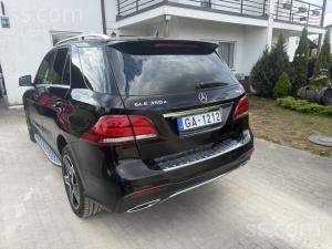 Melns Mercedes-Benz GLE 350 2018 Rīga, ar dzinēja tilpumu 3.00 L un nobraukumu 155 tūkst. km par 27000 €, foto 5 vietnē AUTOMOTO.COM.LV