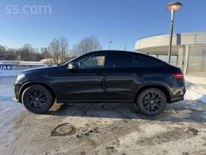 Melns Mercedes-Benz GLE 350 2018 Rīga, ar dzinēja tilpumu 3.00 L un nobraukumu 188 tūkst. km par 30500 €, foto 4 vietnē AUTOMOTO.COM.LV