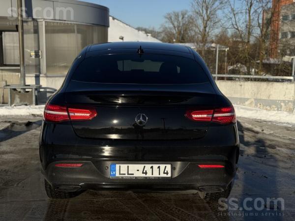 Черный Мерседес ГЛE 350 2018 в Рига, объемом двигателя 3.00 л и пробегом 188 тыс. км за 30500 €, фото 5 на AUTOMOTO.COM.LV