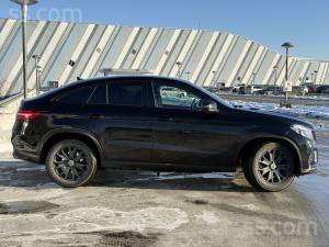 Melns Mercedes-Benz GLE 350 2018 Rīga, ar dzinēja tilpumu 3.00 L un nobraukumu 188 tūkst. km par 30500 €, foto 8 vietnē AUTOMOTO.COM.LV