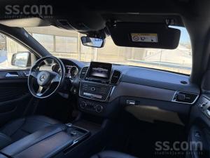 Melns Mercedes-Benz GLE 350 2018 Rīga, ar dzinēja tilpumu 3.00 L un nobraukumu 188 tūkst. km par 30500 €, foto 15 vietnē AUTOMOTO.COM.LV