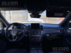 Melns Mercedes-Benz GLE 350 2018 Rīga, ar dzinēja tilpumu 3.00 L un nobraukumu 188 tūkst. km par 30500 €, foto 16 vietnē AUTOMOTO.COM.LV
