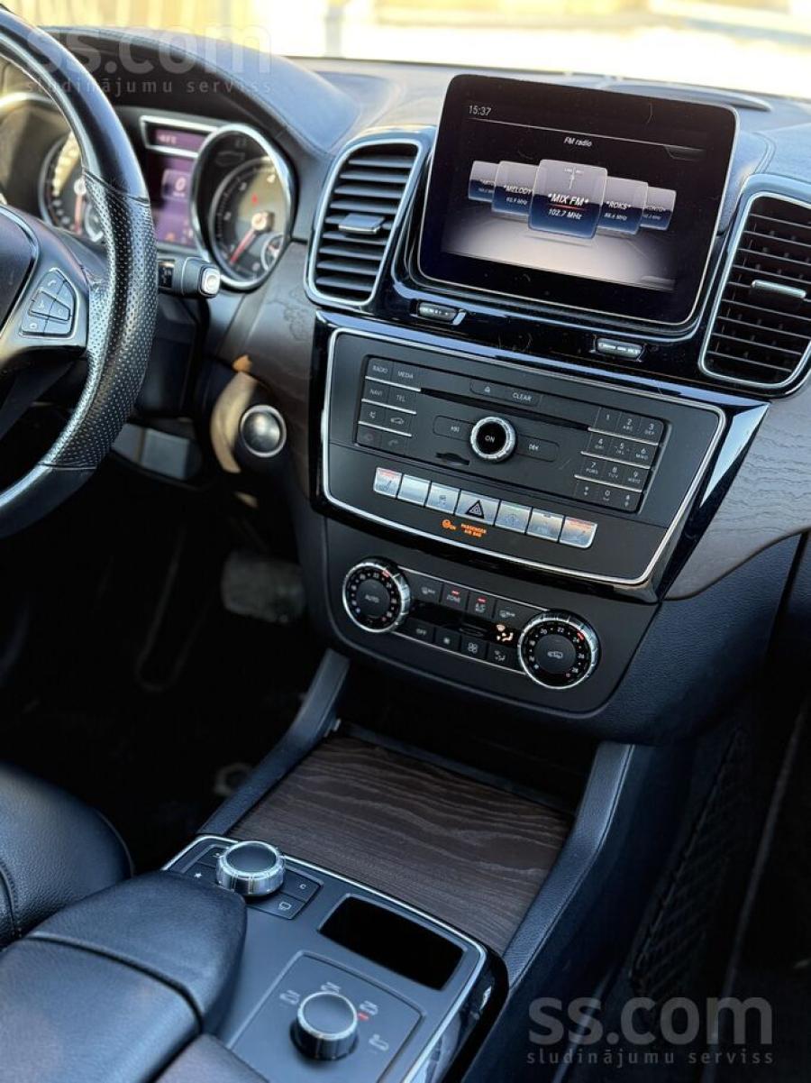 Melns Mercedes-Benz GLE 350 2018 Rīga, ar dzinēja tilpumu 3.00 L un nobraukumu 188 tūkst. km par 30500 €, foto 18 vietnē AUTOMOTO.COM.LV