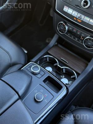 Melns Mercedes-Benz GLE 350 2018 Rīga, ar dzinēja tilpumu 3.00 L un nobraukumu 188 tūkst. km par 30500 €, foto 19 vietnē AUTOMOTO.COM.LV