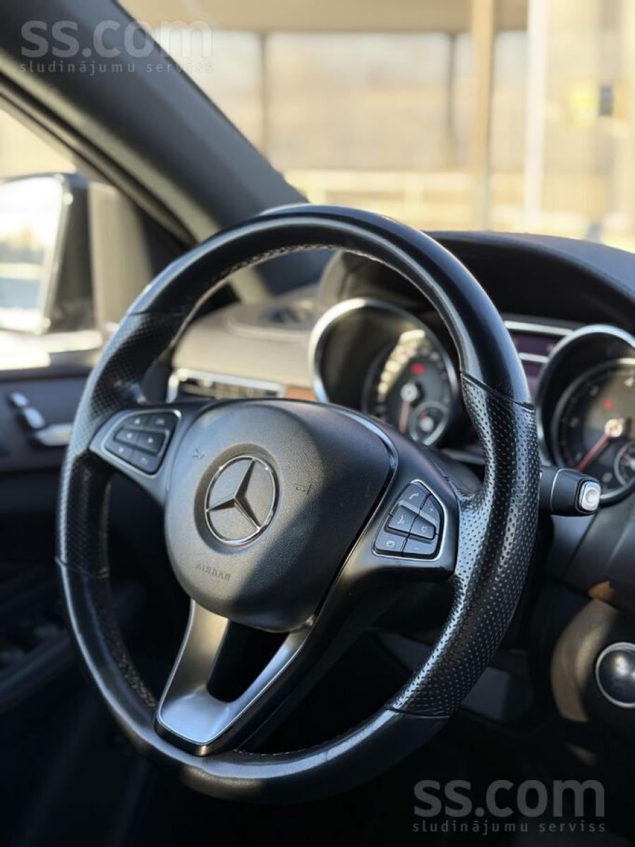 Melns Mercedes-Benz GLE 350 2018 Rīga, ar dzinēja tilpumu 3.00 L un nobraukumu 188 tūkst. km par 30500 €, foto 21 vietnē AUTOMOTO.COM.LV
