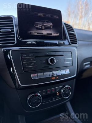 Melns Mercedes-Benz GLE 350 2018 Rīga, ar dzinēja tilpumu 3.00 L un nobraukumu 188 tūkst. km par 30500 €, foto 25 vietnē AUTOMOTO.COM.LV