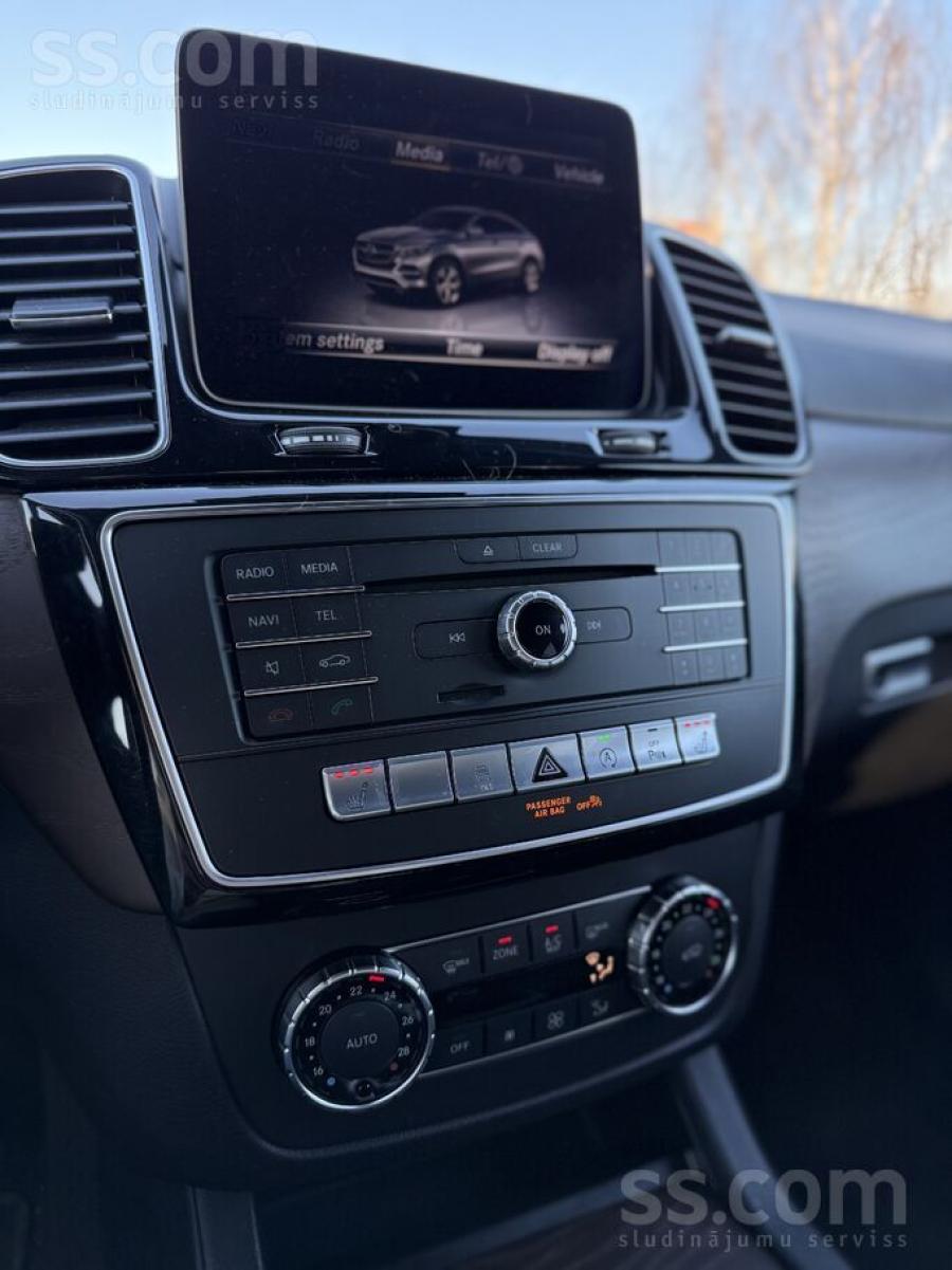 Melns Mercedes-Benz GLE 350 2018 Rīga, ar dzinēja tilpumu 3.00 L un nobraukumu 188 tūkst. km par 30500 €, foto 25 vietnē AUTOMOTO.COM.LV