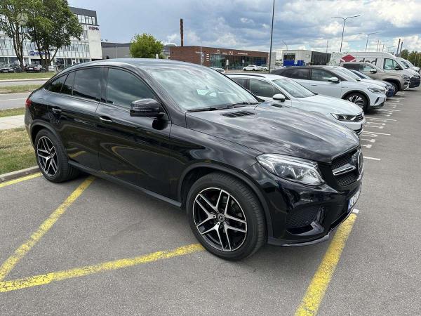 Melns Mercedes-Benz GLE 350 2018 Kauņa, ar dzinēja tilpumu 3.00 L un nobraukumu 83 tūkst. km par 33000 €, foto 2 vietnē AUTOMOTO.COM.LV