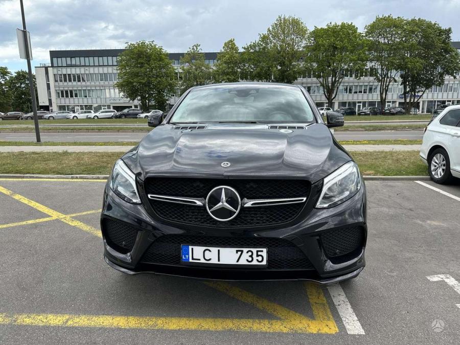 Melns Mercedes-Benz GLE 350 2018 Kauņa, ar dzinēja tilpumu 3.00 L un nobraukumu 83 tūkst. km par 33000 €, foto 4 vietnē AUTOMOTO.COM.LV
