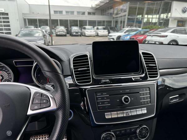 Melns Mercedes-Benz GLE 350 2018 Kauņa, ar dzinēja tilpumu 3.00 L un nobraukumu 83 tūkst. km par 33000 €, foto 10 vietnē AUTOMOTO.COM.LV