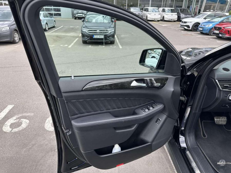 Melns Mercedes-Benz GLE 350 2018 Kauņa, ar dzinēja tilpumu 3.00 L un nobraukumu 83 tūkst. km par 33000 €, foto 14 vietnē AUTOMOTO.COM.LV