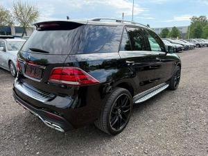Black Mercedes-Benz GLE 350 2018 in Siauliai, with an engine capacity of 3.50 L and mileage of 110 thousand km for 25300 €, photo 5 on AUTOMOTO.COM.LV