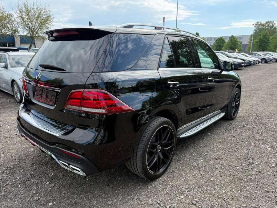 Black Mercedes-Benz GLE 350 2018 in Siauliai, with an engine capacity of 3.50 L and mileage of 110 thousand km for 25300 €, photo 5 on AUTOMOTO.COM.LV