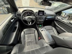 Black Mercedes-Benz GLE 350 2018 in Siauliai, with an engine capacity of 3.50 L and mileage of 110 thousand km for 25300 €, photo 6 on AUTOMOTO.COM.LV