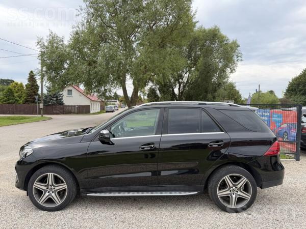 Mercedes-Benz GLE 350 2018 in Ventspils on AUTOMOTO.COM.LV Black Mercedes-Benz GLE 350 2018 in Ventspils, with an engine capacity of 3.00 L and mileage of 309 thousand km for 18500 €, photo 5 on AUTOMOTO.COM.LV