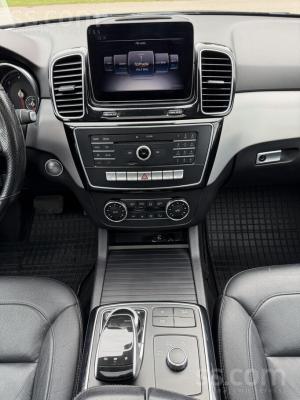 Melns Mercedes-Benz GLE 350 2018 Ventspils, ar dzinēja tilpumu 3.00 L un nobraukumu 309 tūkst. km par 18500 €, foto 19 vietnē AUTOMOTO.COM.LV
