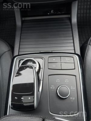 Melns Mercedes-Benz GLE 350 2018 Ventspils, ar dzinēja tilpumu 3.00 L un nobraukumu 309 tūkst. km par 18500 €, foto 22 vietnē AUTOMOTO.COM.LV