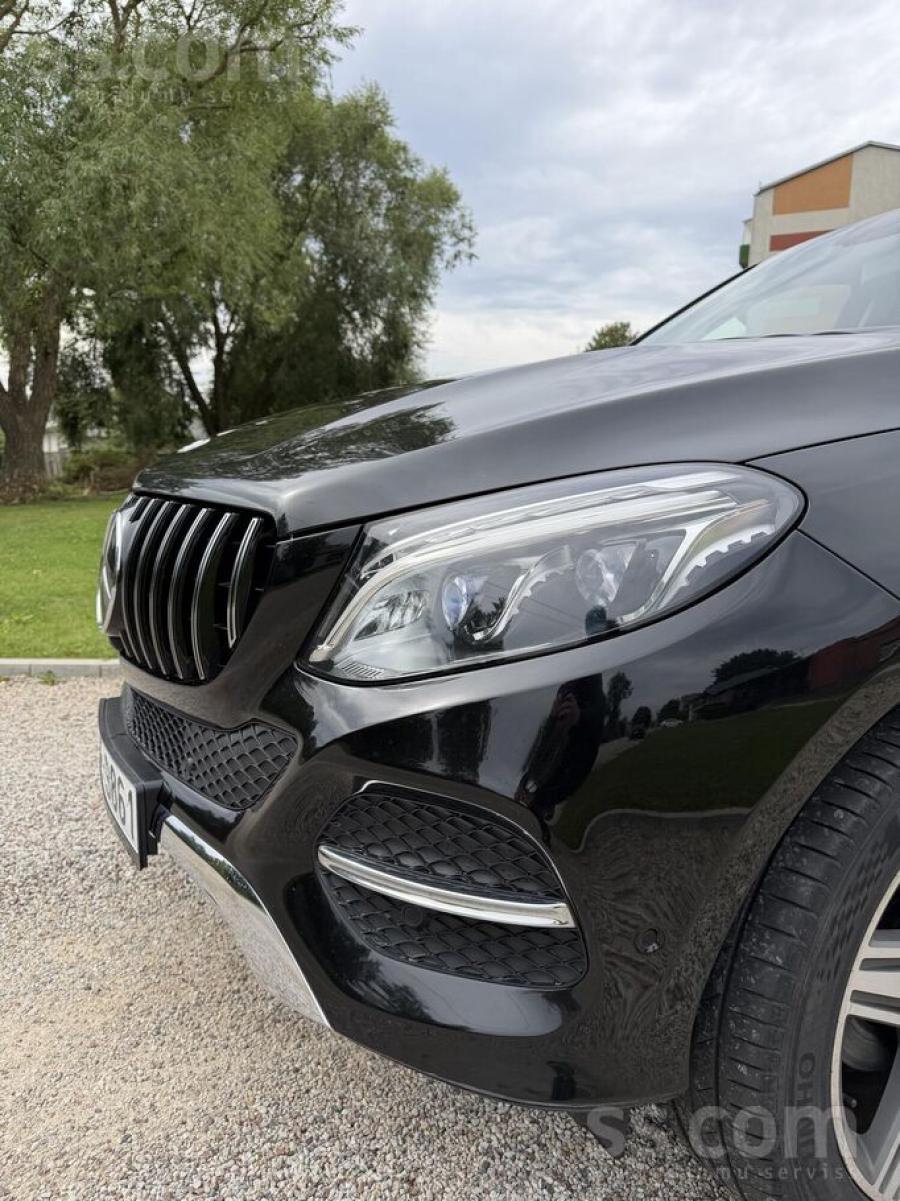 Melns Mercedes-Benz GLE 350 2018 Ventspils, ar dzinēja tilpumu 3.00 L un nobraukumu 309 tūkst. km par 18500 €, foto 32 vietnē AUTOMOTO.COM.LV