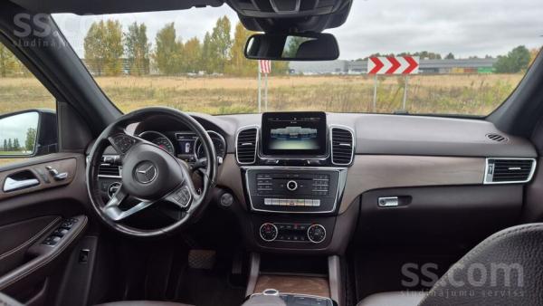Mercedes-Benz GLE 350 2018 RÄ«ga vietnÄ Melns Mercedes-Benz GLE 350 2018 RÄ«ga, ar dzinÄja tilpumu 3.00 L un nobraukumu 111 tÅ«kst. km par 26000 ā¬, foto 11 vietnÄ AUTOMOTO.COM.LV