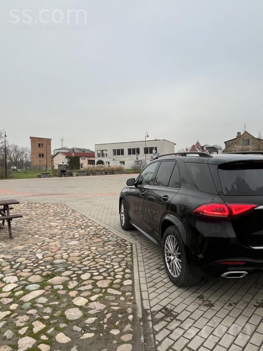 Melns Mercedes-Benz GLE 350 2019 Bauska, ar dzinēja tilpumu 2.90 L un nobraukumu 92 tūkst. km par 56500 €, foto 3 vietnē AUTOMOTO.COM.LV