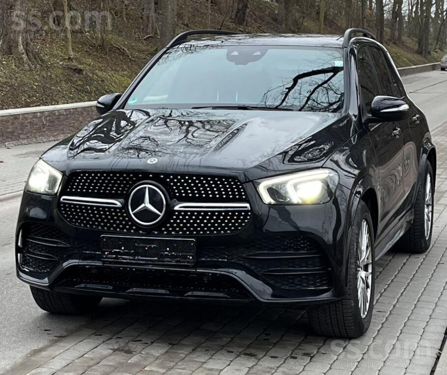 Black Mercedes-Benz GLE 350 2019 in Bauska, with an engine capacity of 2.90 L and mileage of 92 thousand km for 56500 €, photo 2 on AUTOMOTO.COM.LV