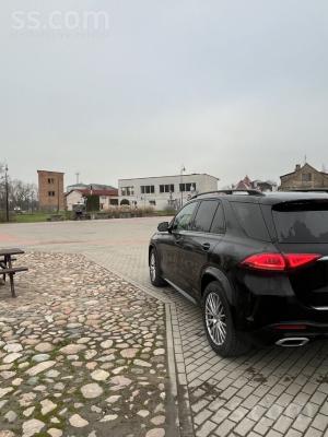 Black Mercedes-Benz GLE 350 2019 in Bauska, with an engine capacity of 2.90 L and mileage of 92 thousand km for 56500 €, photo 3 on AUTOMOTO.COM.LV