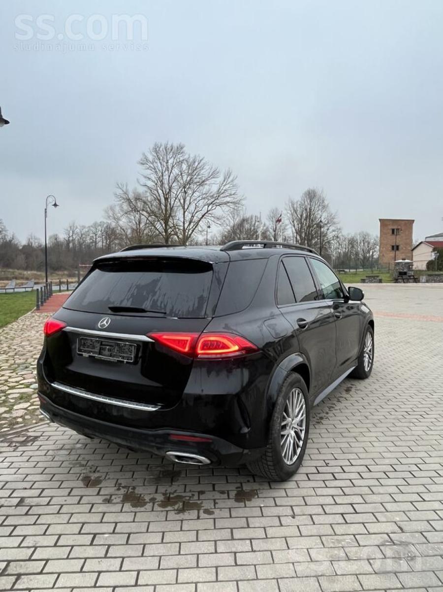 Black Mercedes-Benz GLE 350 2019 in Bauska, with an engine capacity of 2.90 L and mileage of 92 thousand km for 56500 €, photo 4 on AUTOMOTO.COM.LV