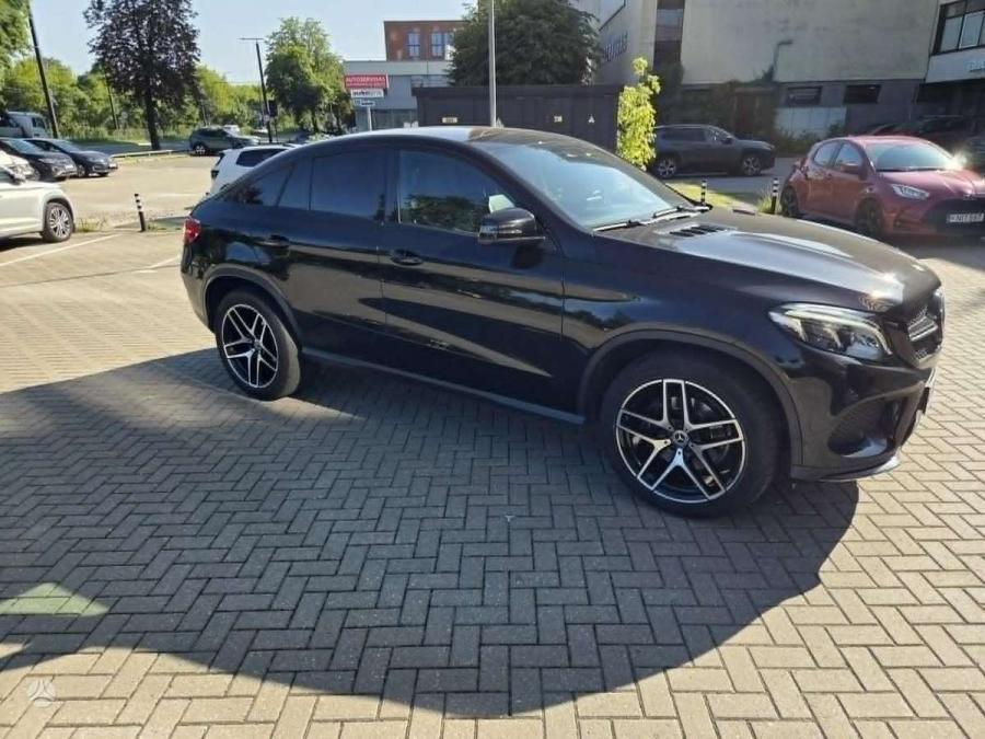 Черный Мерседес ГЛE 350 2019 в Вильнюс, объемом двигателя 2.99 л и пробегом 108 тыс. км за 47000 €, фото 5 на AUTOMOTO.COM.LV