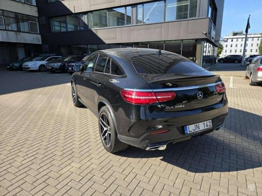Черный Мерседес ГЛE 350 2019 в Вильнюс, объемом двигателя 2.99 л и пробегом 108 тыс. км за 47000 €, фото 6 на AUTOMOTO.COM.LV