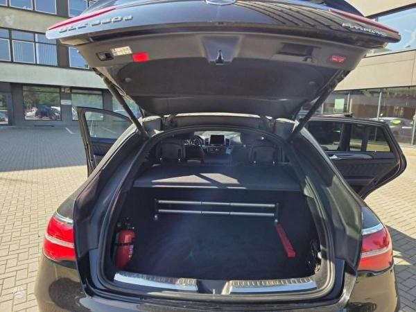 Black Mercedes-Benz GLE 350 2019 in Vilnius, with an engine capacity of 2.99 L and mileage of 108 thousand km for 47000 €, photo 6 on AUTOMOTO.COM.LV