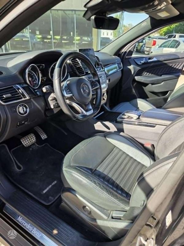 Black Mercedes-Benz GLE 350 2019 in Vilnius, with an engine capacity of 2.99 L and mileage of 108 thousand km for 47000 €, photo 9 on AUTOMOTO.COM.LV