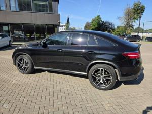 Melns Mercedes-Benz GLE 350 2019 Viļņa, ar dzinēja tilpumu 2.99 L un nobraukumu 108 tūkst. km par 47000 €, foto 4 vietnē AUTOMOTO.COM.LV